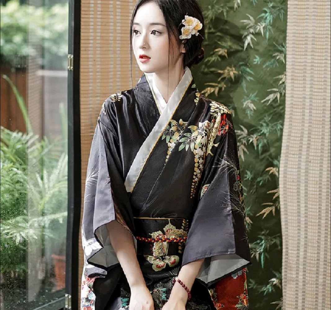 Long Traditional Japanese-themed Beautiful Floral Women's Kimono – Kawaiies